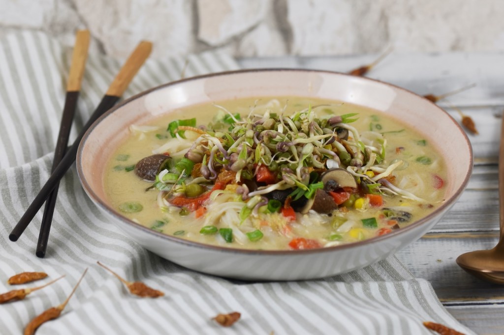 Thai-Suppe mit Kokosmilch und Zitronengras | Zimt & Chili